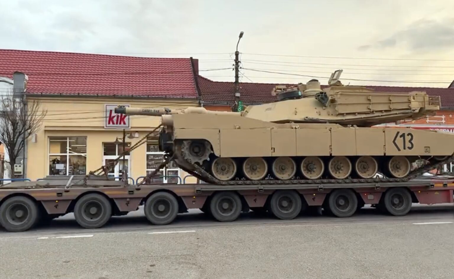 Un convoi de tancuri americane a tranzitat Clujul